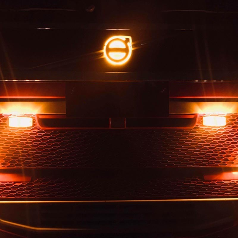 Eclairage Logo LED orange Volvo FH4, FM4 2013 et FMX Base lumineuse...